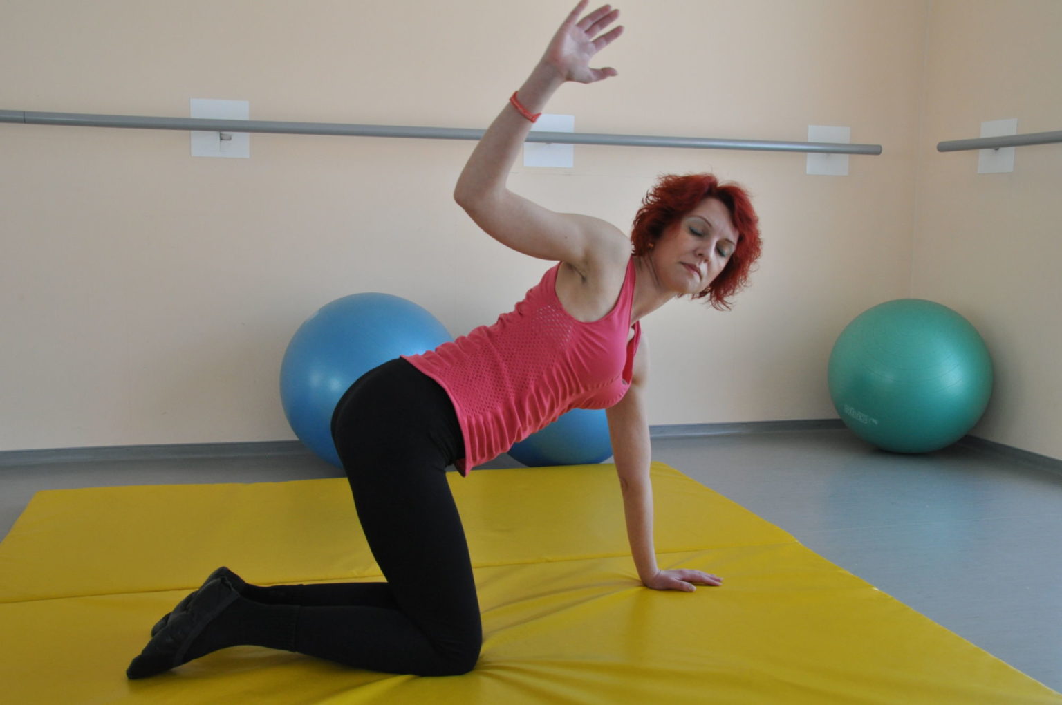 Cvičenia pri bolestiach hrudnej chrbtice a syndróme guľatého chrbta u ...